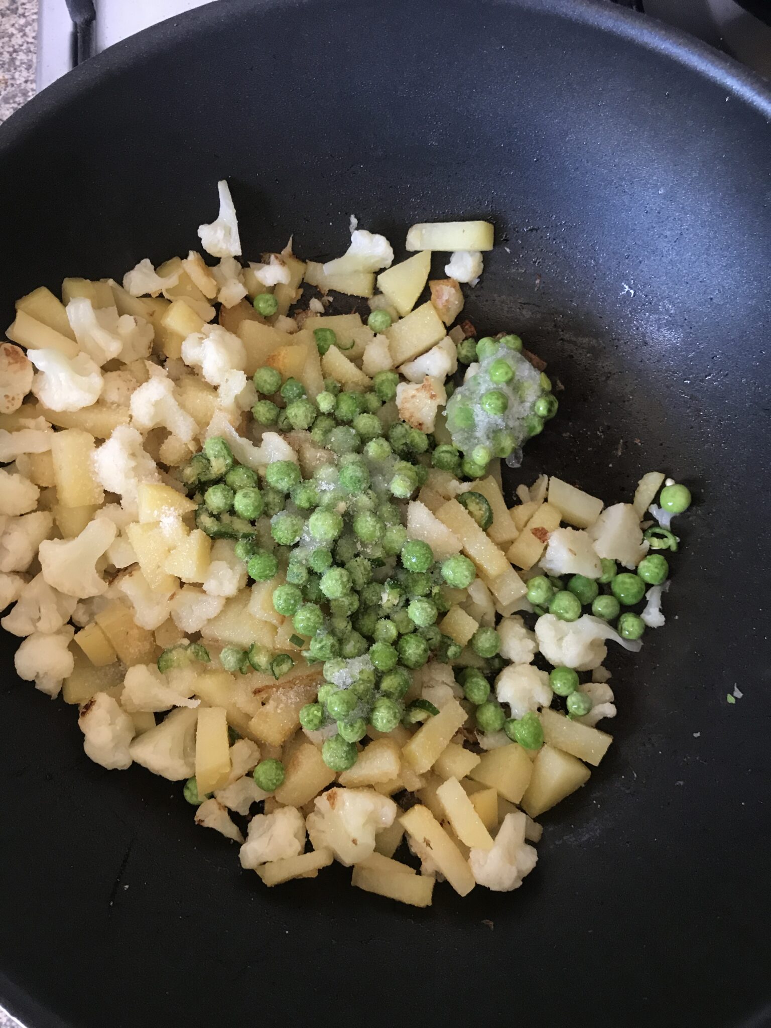 Singara (Bengali potatoes and cauliflower samosa) – Kitchen Mai